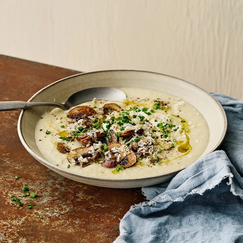 Rotselleri- och jordärtskockssoppa med svamp och pepparrot | Recept ICA.se