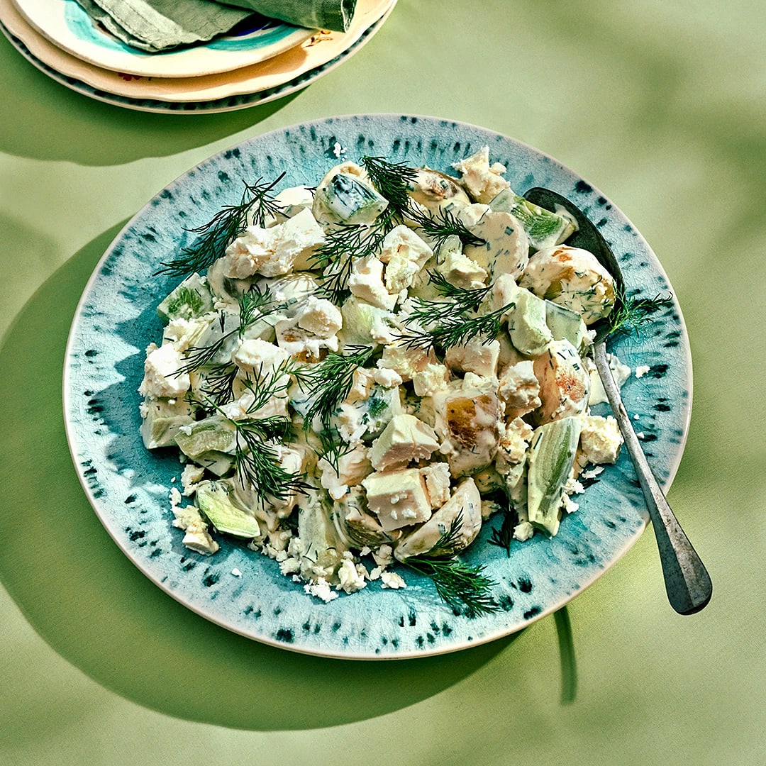 Krämig potatissallad med gurka och fetaost | Recept ICA.se