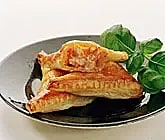 Pirog med kräftstjärtar och crème fraiche | Recept ICA.se