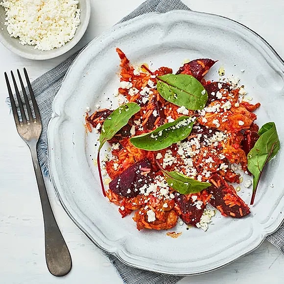 Lårfilé kebab med ajvar-ris, rödbetor och fetaost | Recept ICA.se