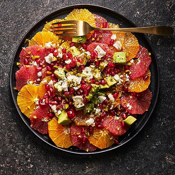 Apelsinsallad med fetaost, avokado och granatäpple | Recept ICA.se