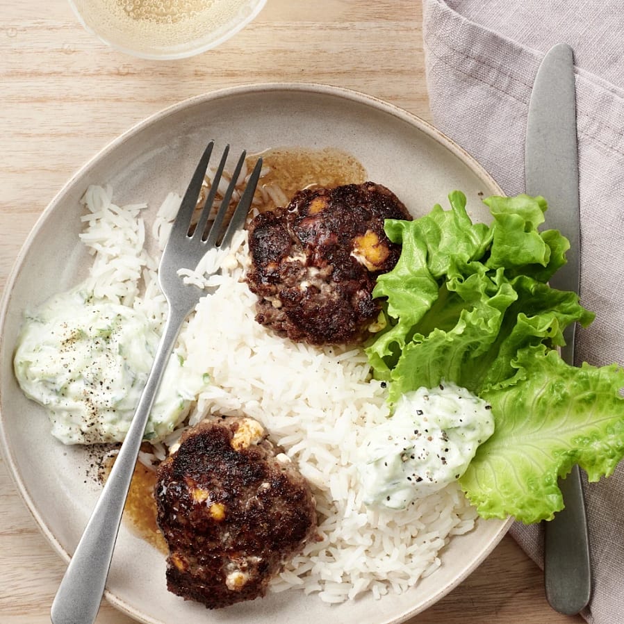 Färsbiffar med ris och tzatziki | Recept ICA.se