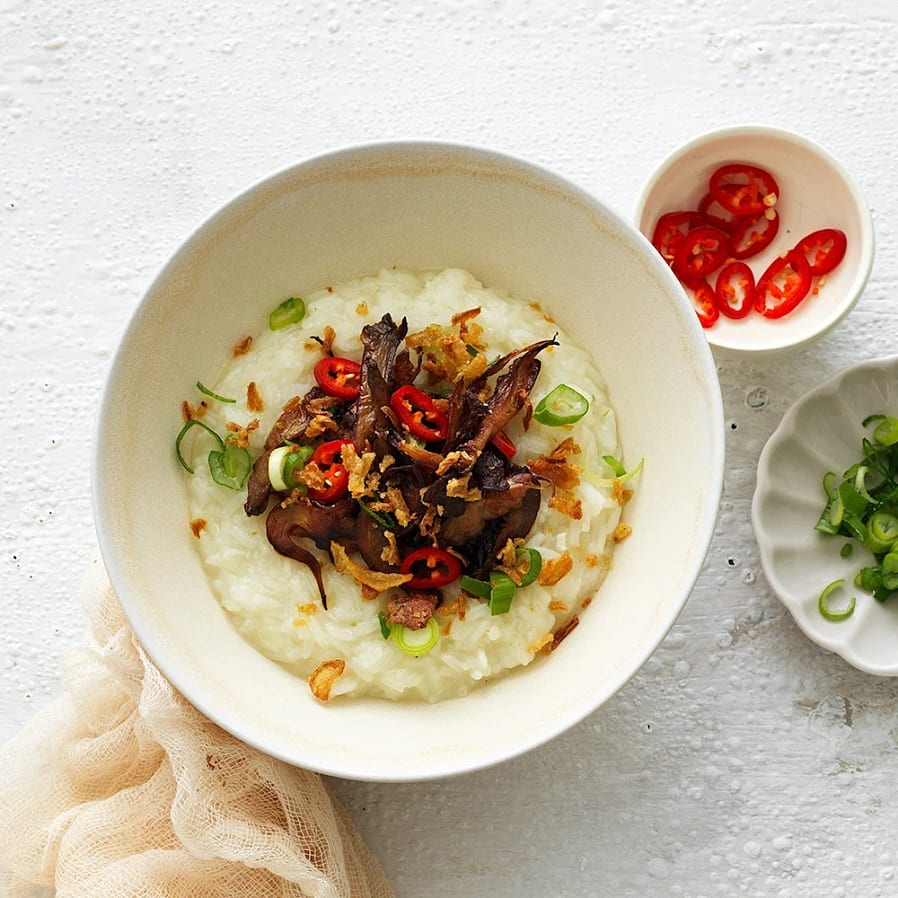 Congee – Asiatisk risgröt med ingefärssvamp | Recept ICA.se