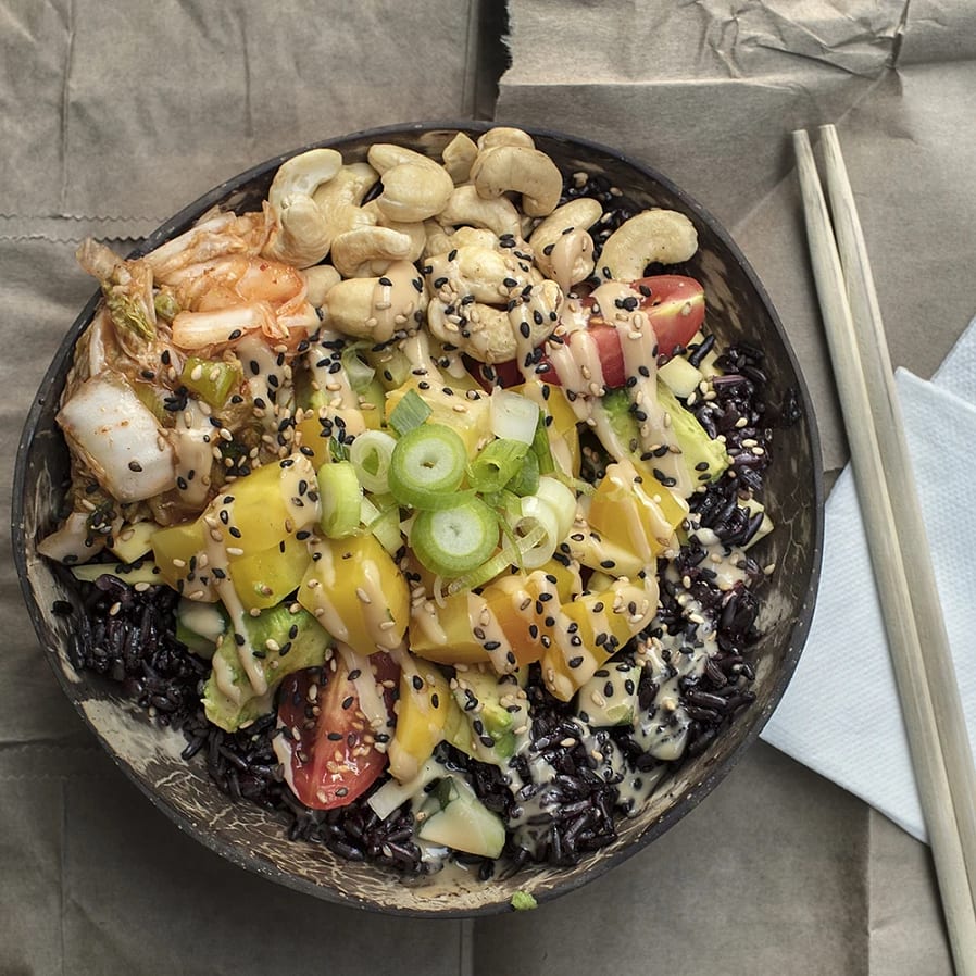 Poké bowl med lax och kimchi | Recept ICA.se