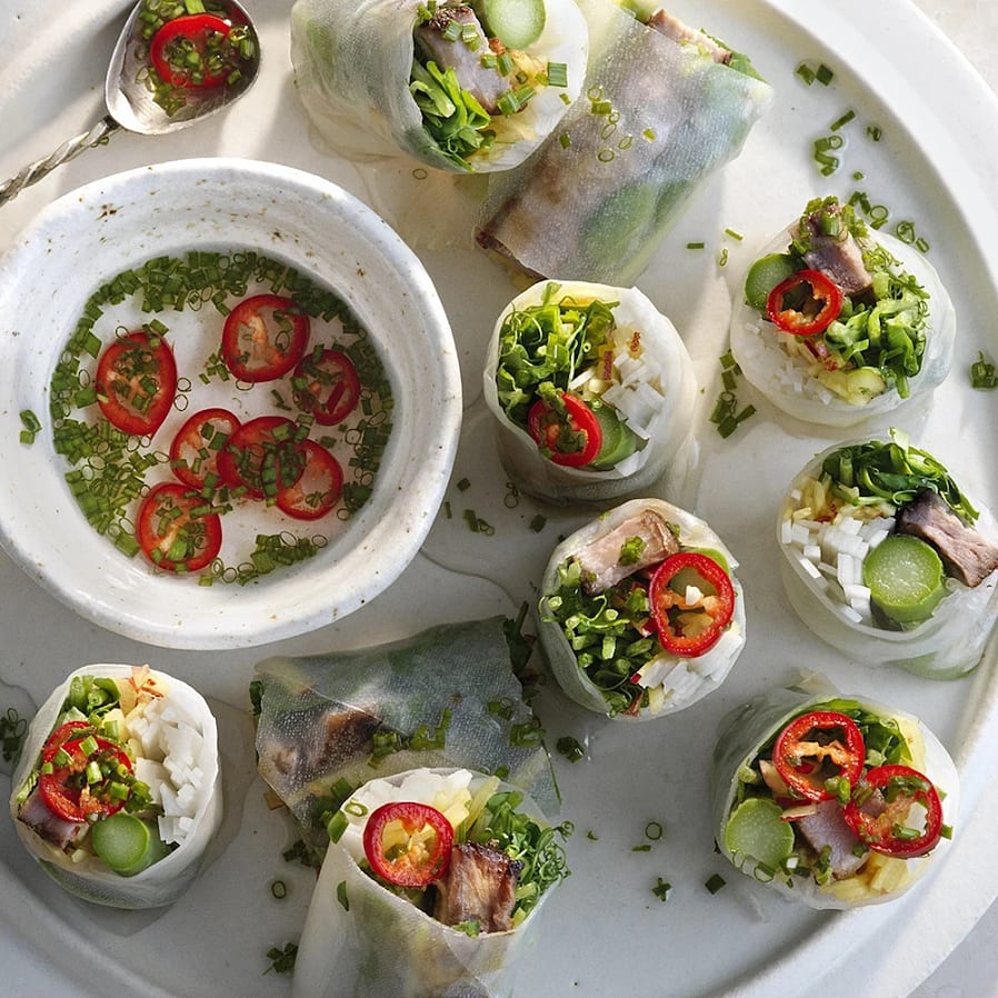 Färska vårrullar med fläskkarré och nektarin | Recept ICA.se