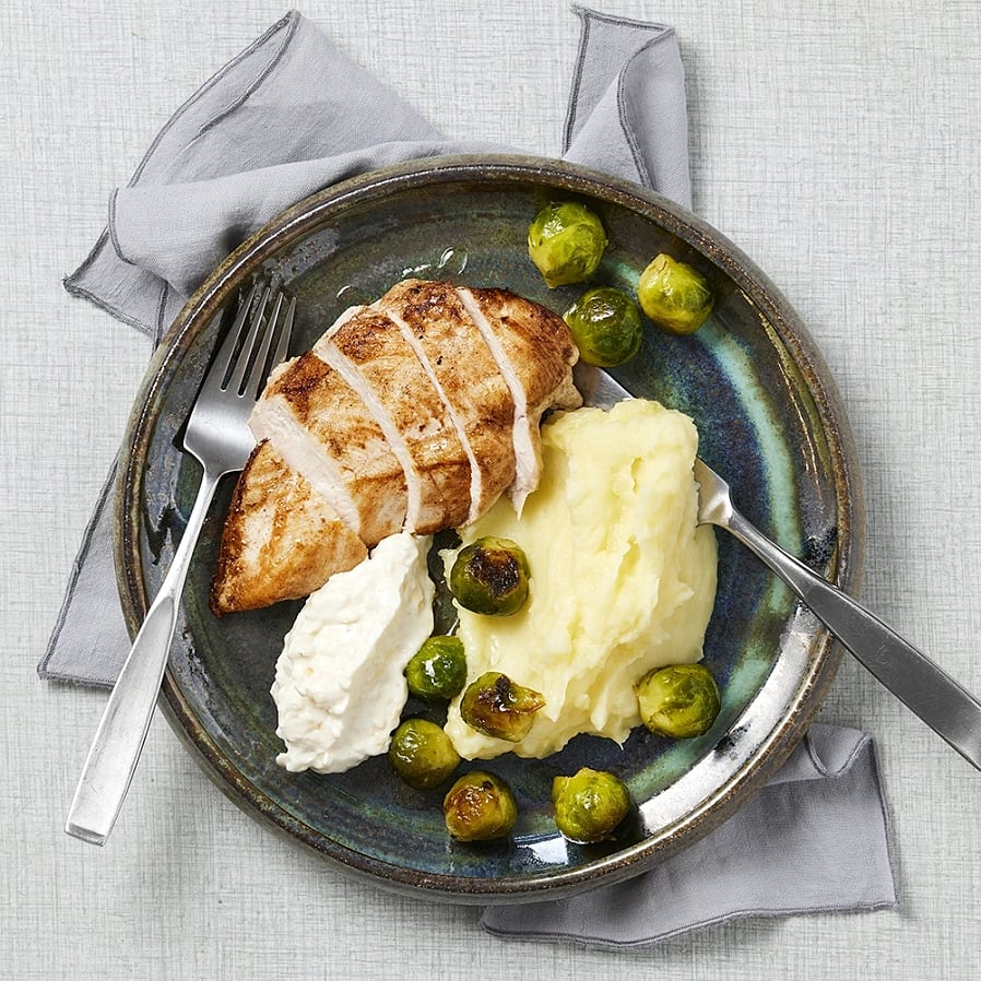 Kycklingfilé med brysselkål och ostkräm | Recept ICA.se