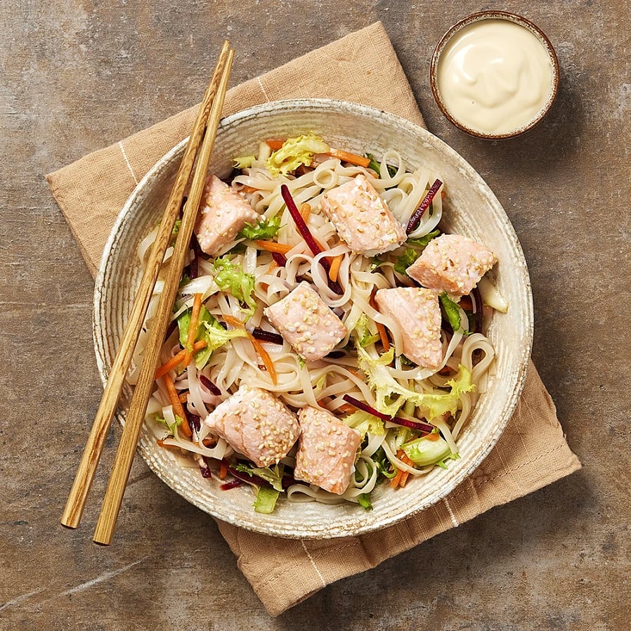 Sesambakad lax med nudelsallad | Recept ICA.se