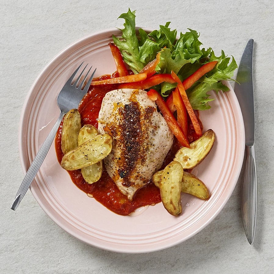Ugnsbakad kycklingfilé med tomatsås | Recept ICA.se