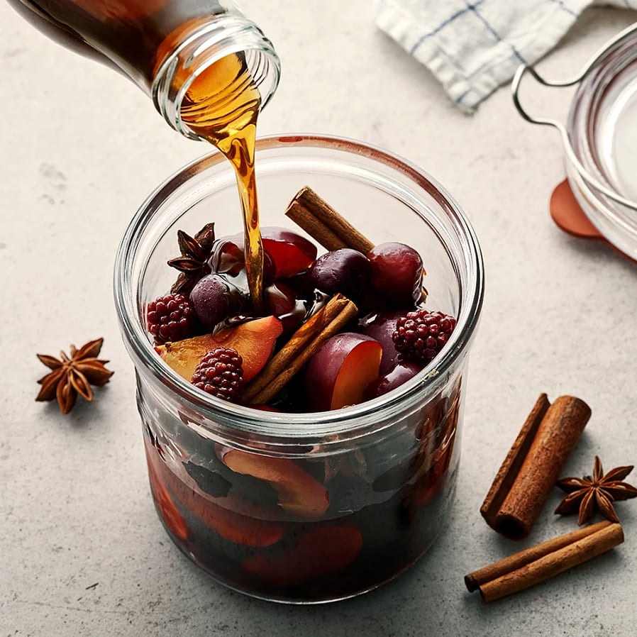 Romtopf – frukt och bär inlagda i rom | Recept ICA.se