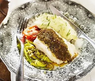 Pestogratinerad torskfilé med persiljepotatismos | Recept ICA.se