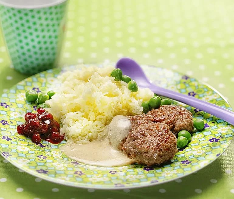 Små Wallenbergare med pressad potatis och ärtpuré | Recept ICA.se