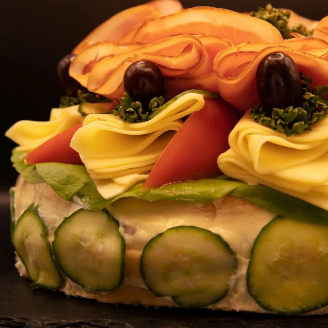 Ost -och skinktårta | Catering ICA Supermarket Nordeviks