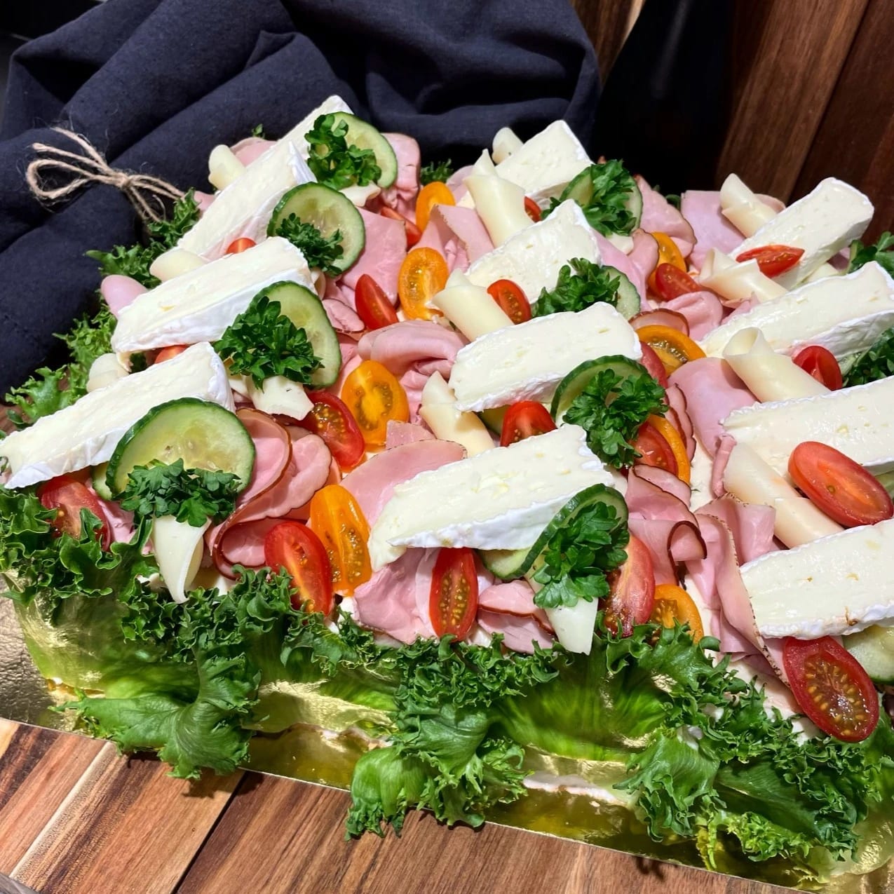 Ost & skinktårta | Catering ICA Maxi Bollnäs