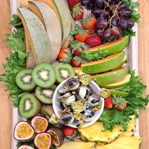 Frukt & pralinfat - Produktsida | Catering ICA Kvantum Varberg