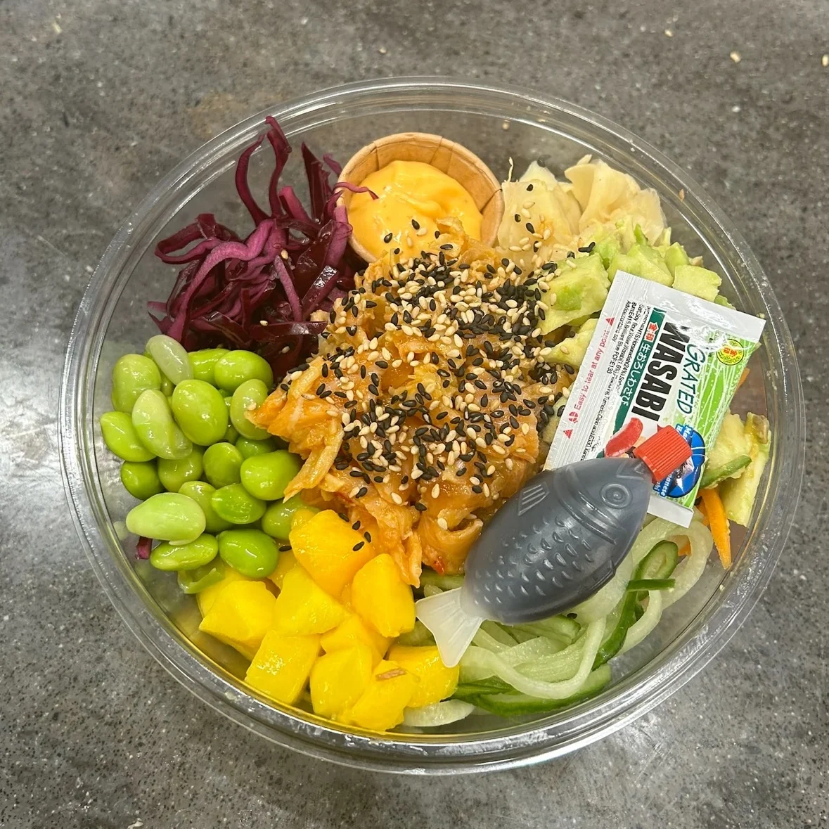 Poke bowl kryddig lax | Catering ICA Maxi Kristinehamn