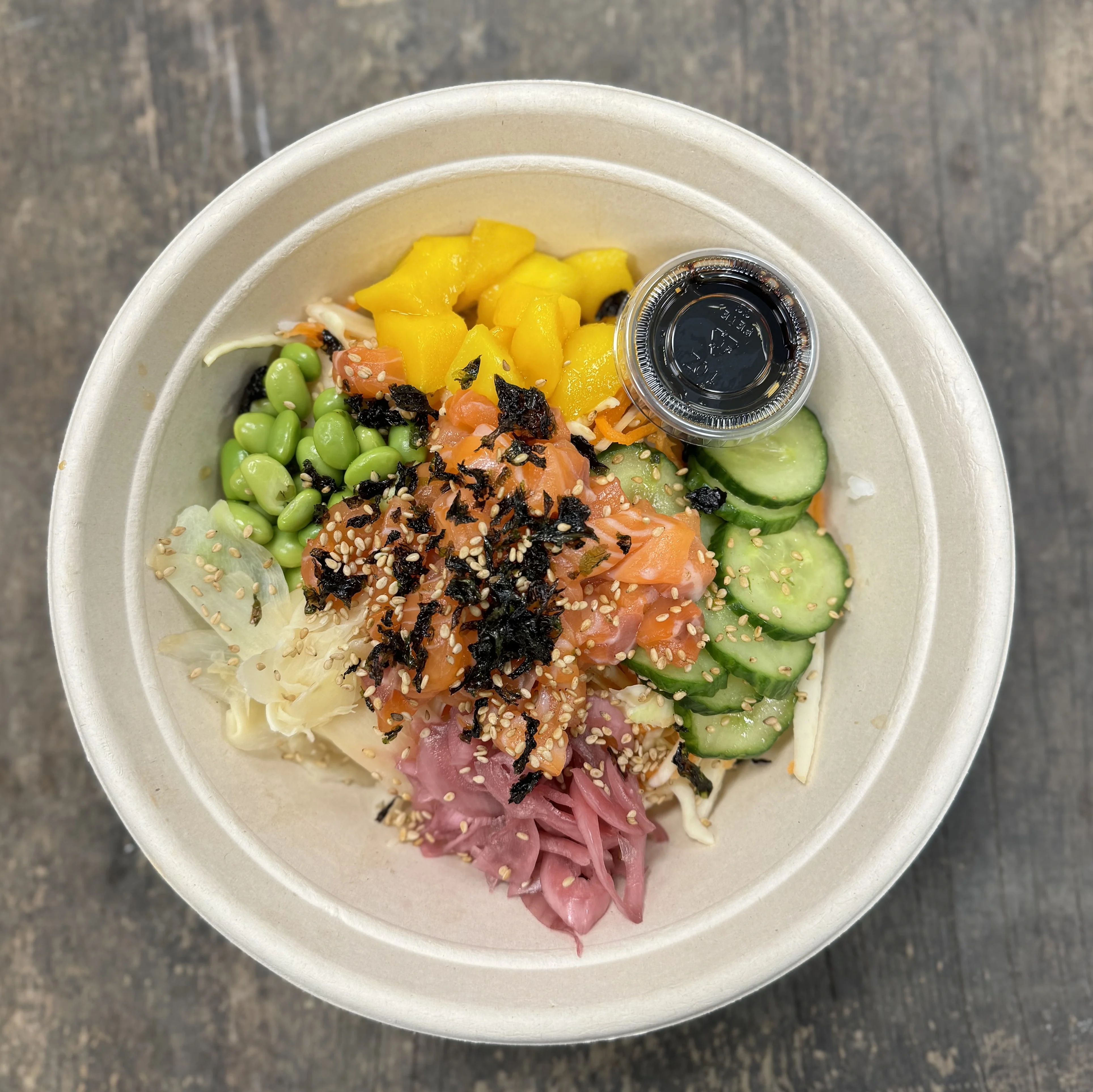 Poké bowl med lax | Catering ICA Signalen, Linköping