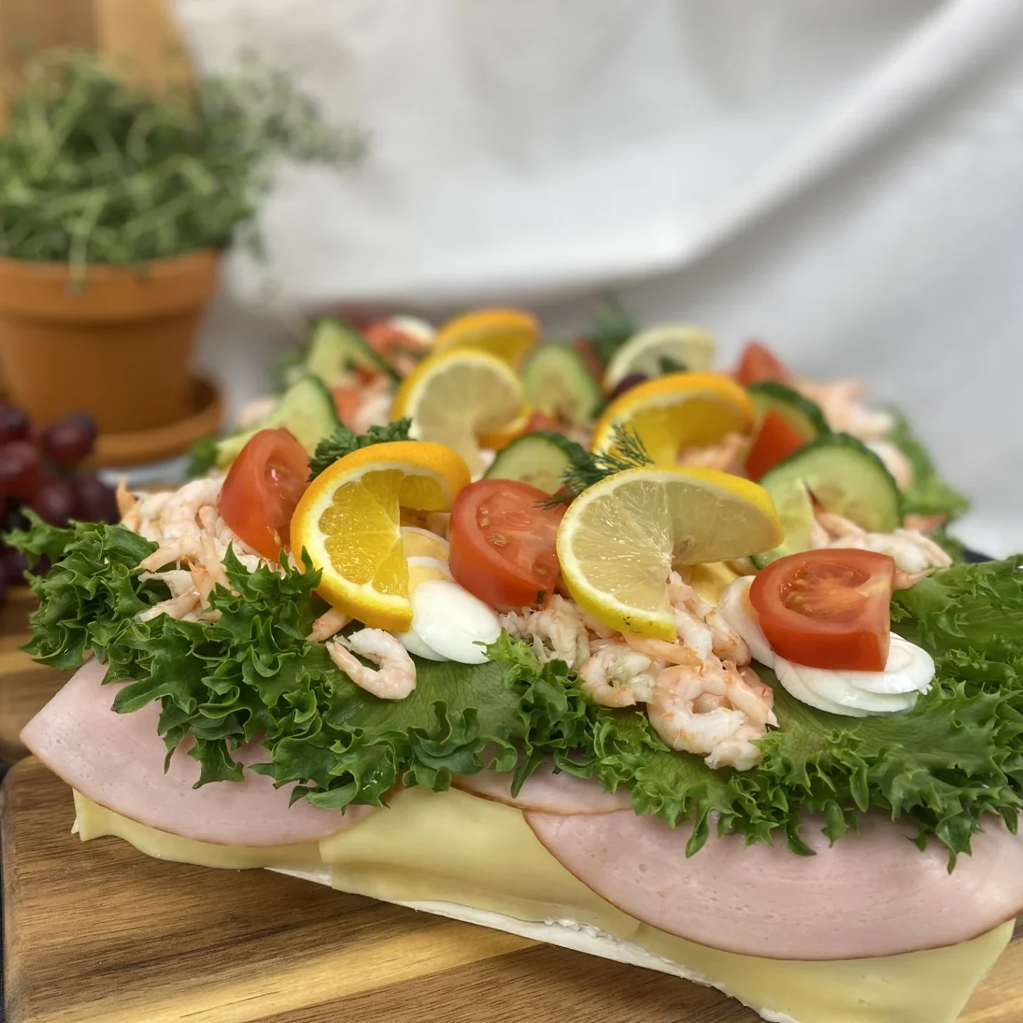 Smörgåstårta med leverpastej och skinkröra | Catering ICA Maxi Mora