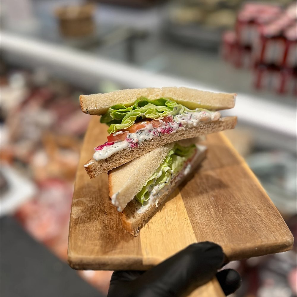 Trekantsmacka med skagenröra | Catering ICA Kvantum Mall of Scandinavia