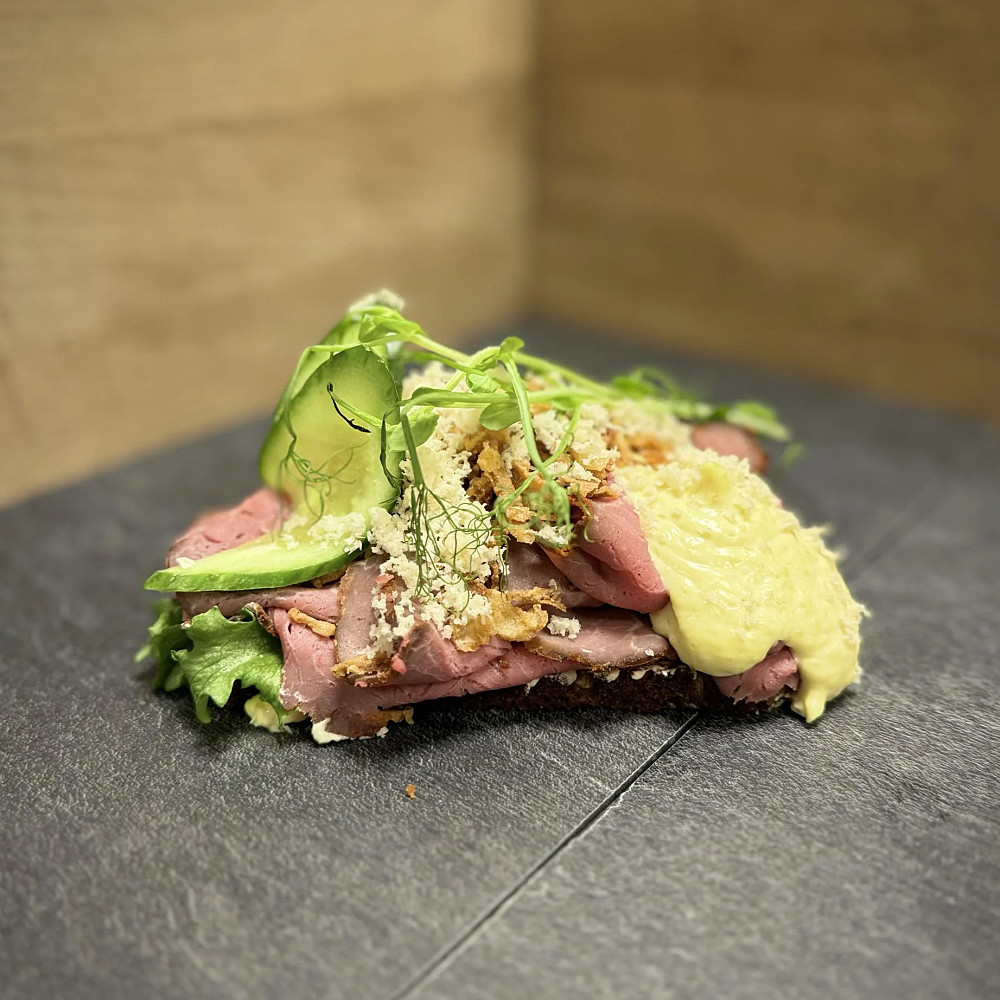 Smörrebröd med rostbiff | Catering ICA Maxi Boglundsängen