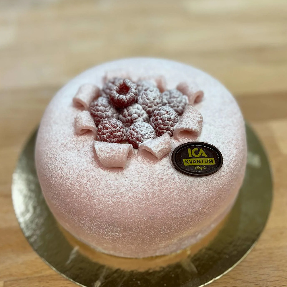 Hallonprinsesstårta | Catering ICA Kvantum Metro Täby Centrum