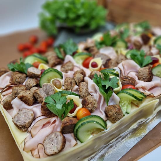 Smörgåstårta med skinkgarnering | Catering ICA Maxi Motala