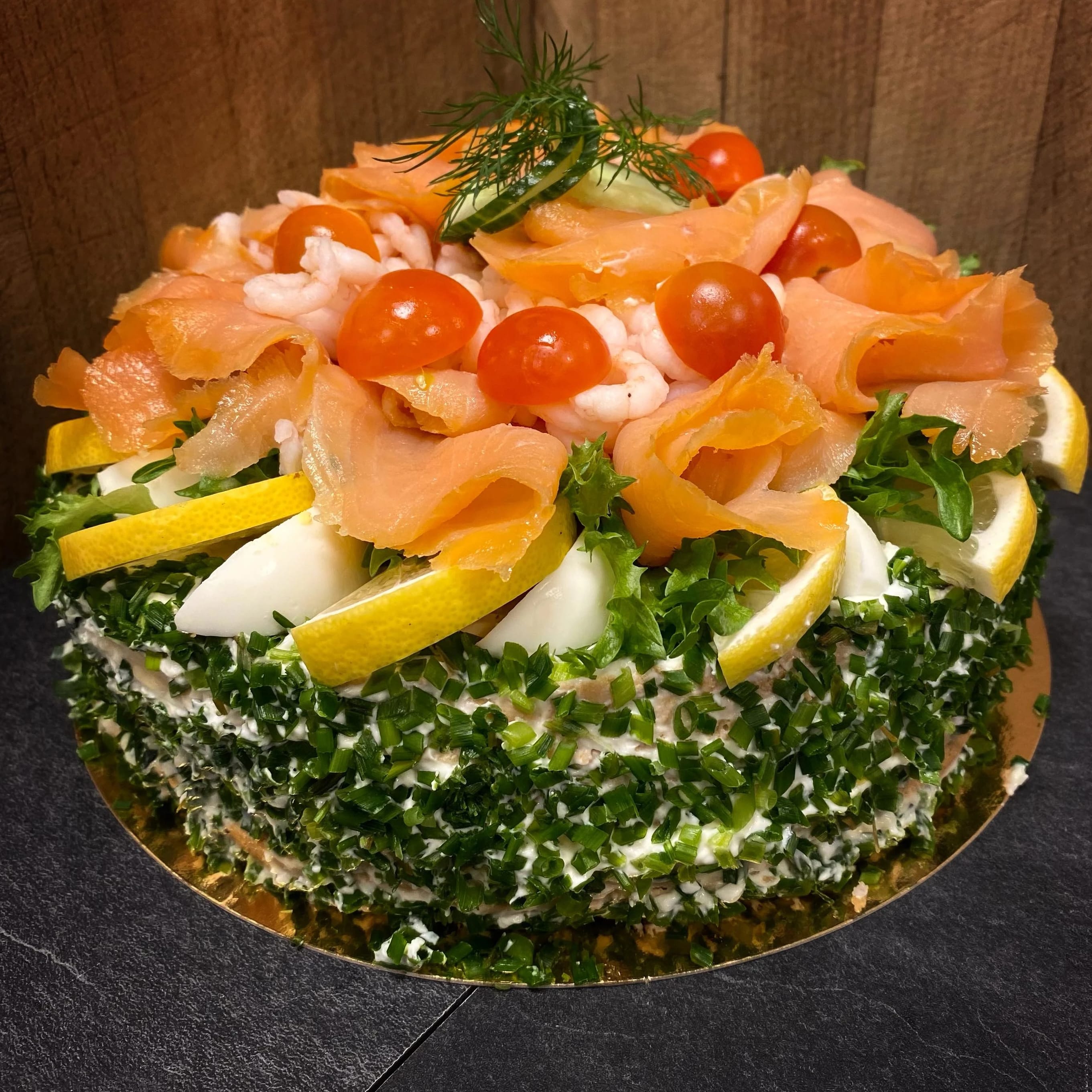 Smörgåstårta med räkor och lax | Catering ICA Maxi Boglundsängen