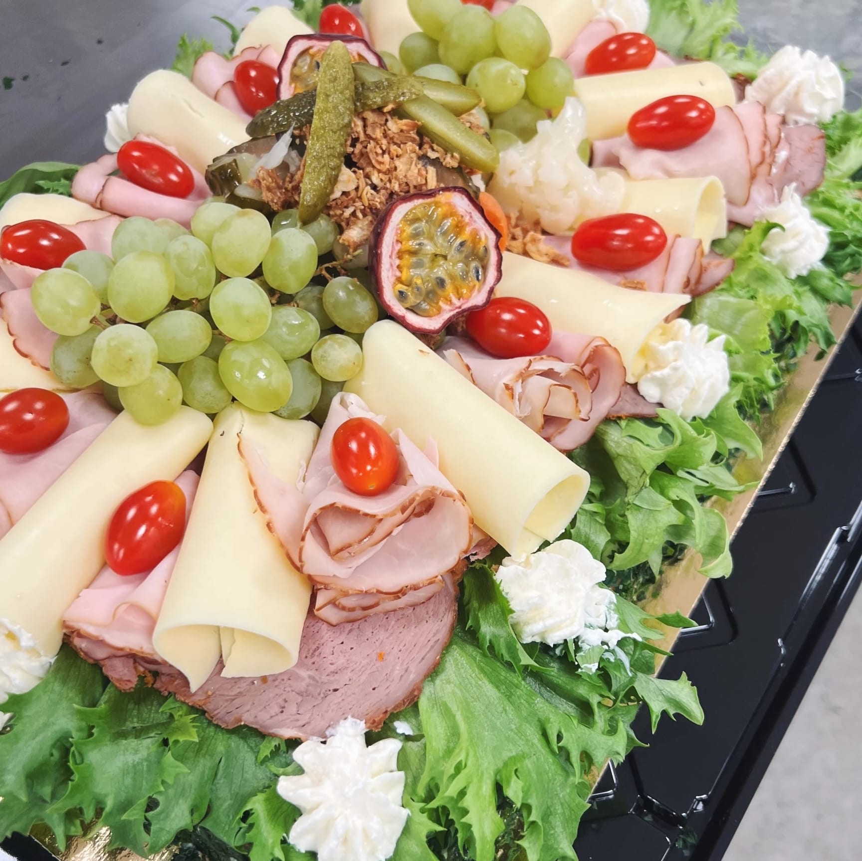 Smörgåstårta ost & skinka | Catering by Maxi Österåker