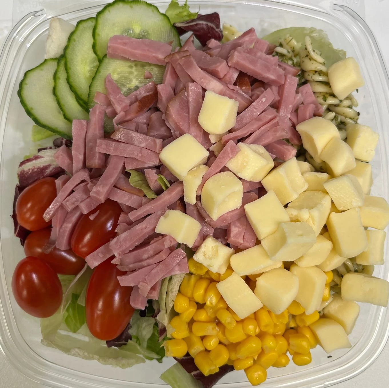 Ost och skinksallad med pasta | Catering ICA Supermarket Robertsfors