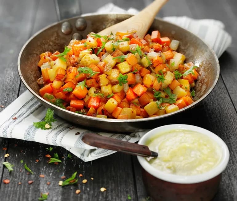 Chilistekt vegetarisk pytt med kikärtscrème | Recept ICA.se