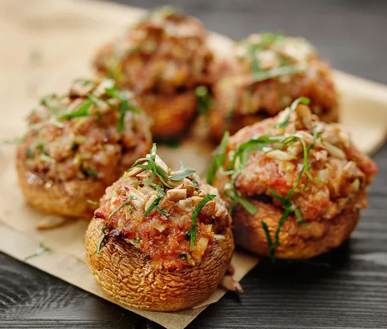 Bakade fyllda champinjonhattar | Recept ICA.se