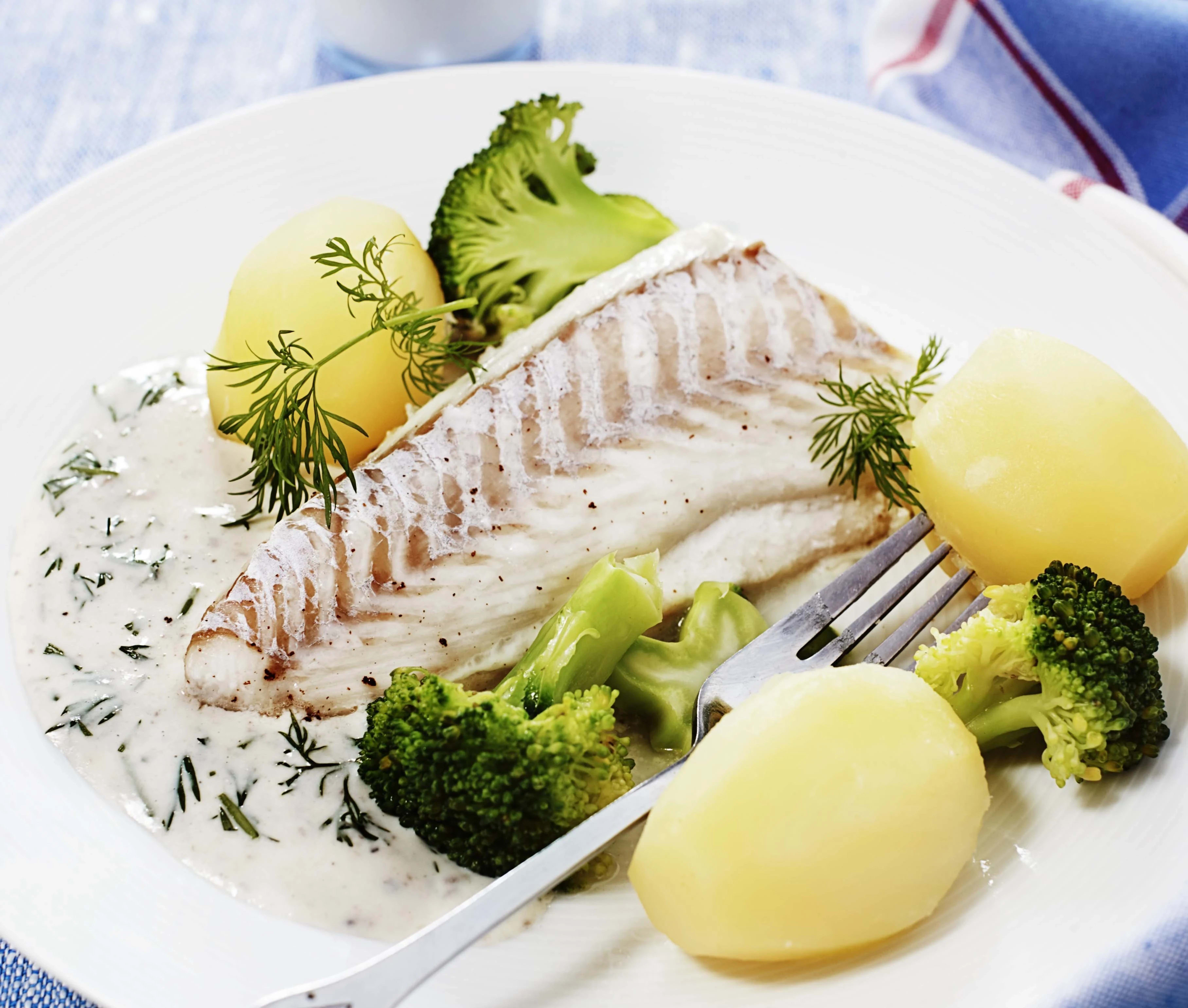 Ugnsbakad sej med ansjovis- och dillsås | Recept ICA.se