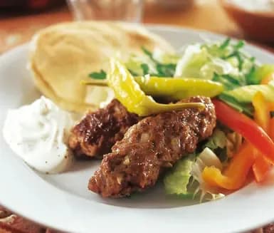 Kebab med yoghurtsås | Recept ICA.se