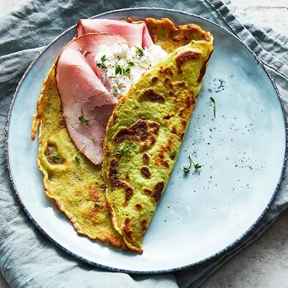 Pannkaka Med Gr na rter Och R kt Skinka Recept ICA se