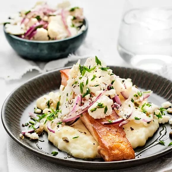 Stekt lax med blomkålsmos | Recept ICA.se Stekt lax med blomkålsmos | Recept ICA.se