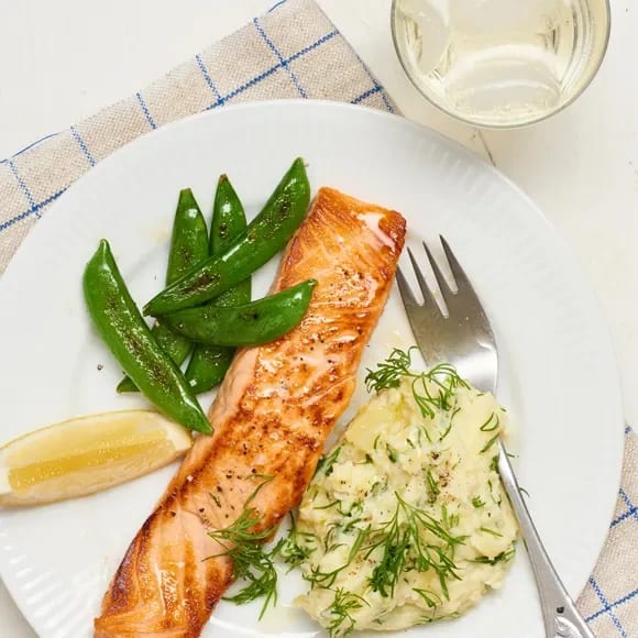 Halstrad lax med potatis- och pepparrotspuré | Recept ICA.se