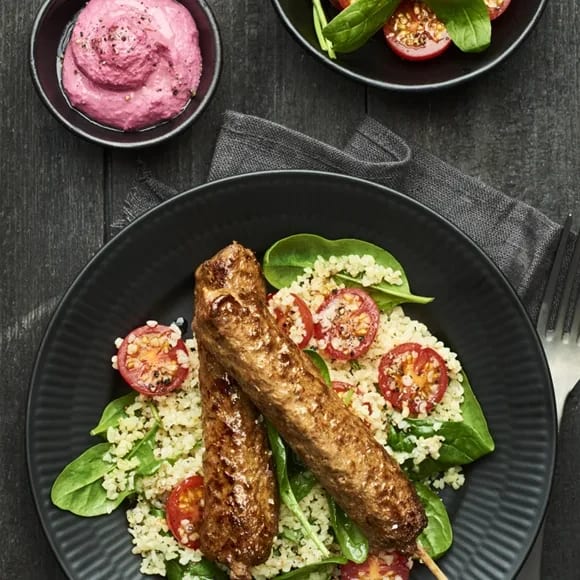 Kebabspett med rödbetshummus | Recept ICA.se