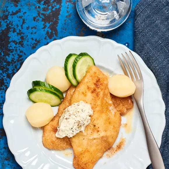 Panerad spätta med potatis | Recept ICA.se