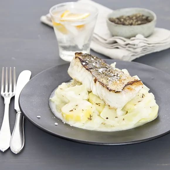 Halstrad kummel med kumminstuvad vitkål | Recept ICA.se