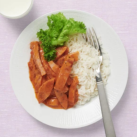 Korvstroganoff med sallad och ris | Recept ICA.se