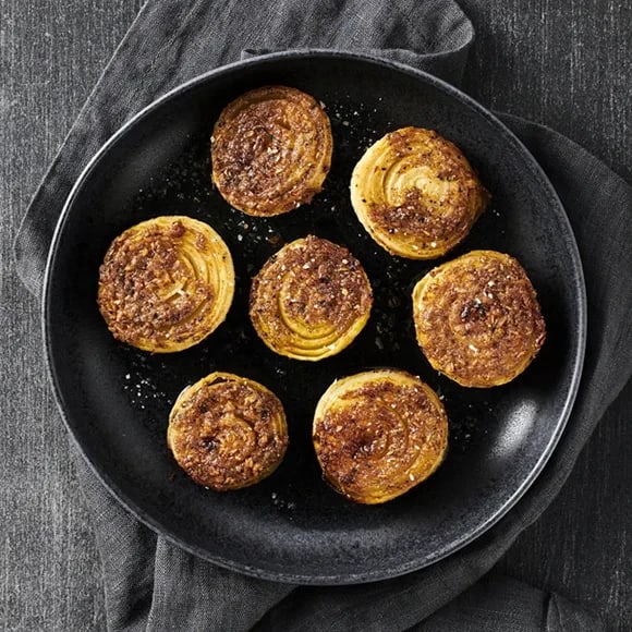Bakad lök med kummin och farinsocker | Recept ICA.se Bakad lök med kummin och farinsocker | Recept ICA.se