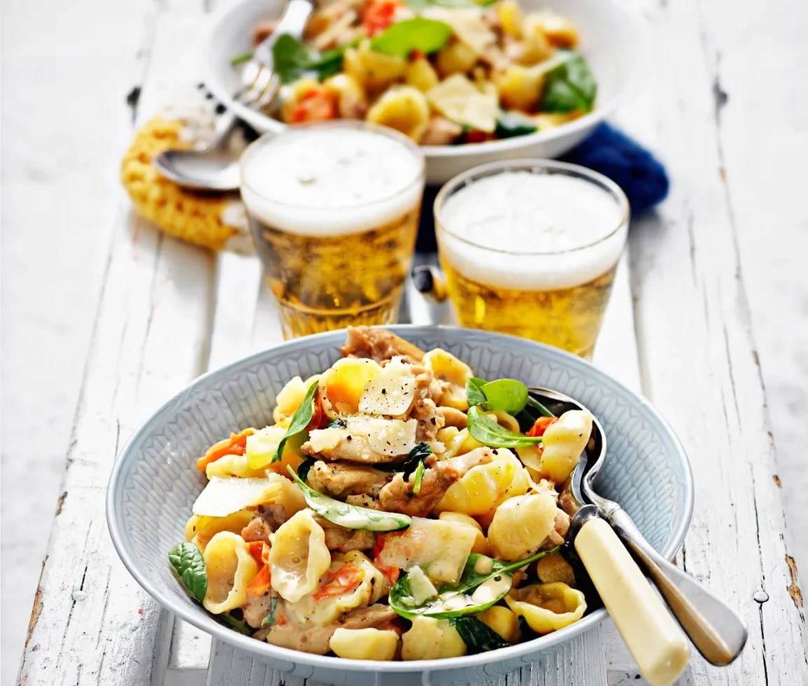 Kycklingpasta med tomat och spenat | Recept ICA.se